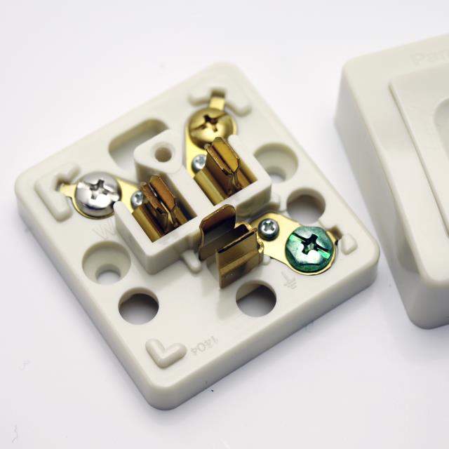 パナソニック WK3001W 接地角型コンセント 15A 125V 激安価格販売：アカリセンター