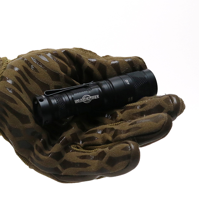 SUREFIRE(シュアファイア) Aviator アヴィエイター デュアルカラーフラッシュライト 激安価格販売：アカリセンター