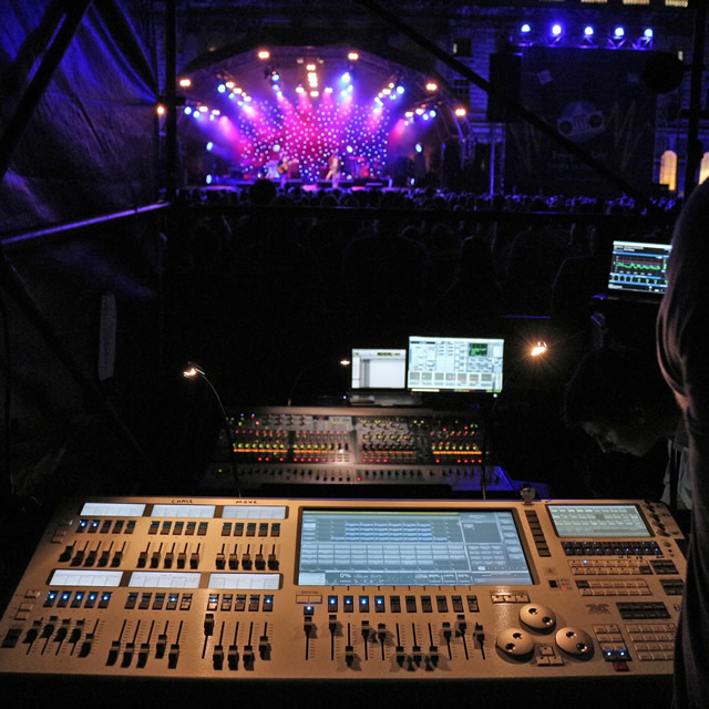 AVOLITES(エボライツ) ARENA CONSOLE DMX コントローラー 調光卓 激安価格販売：アカリセンター